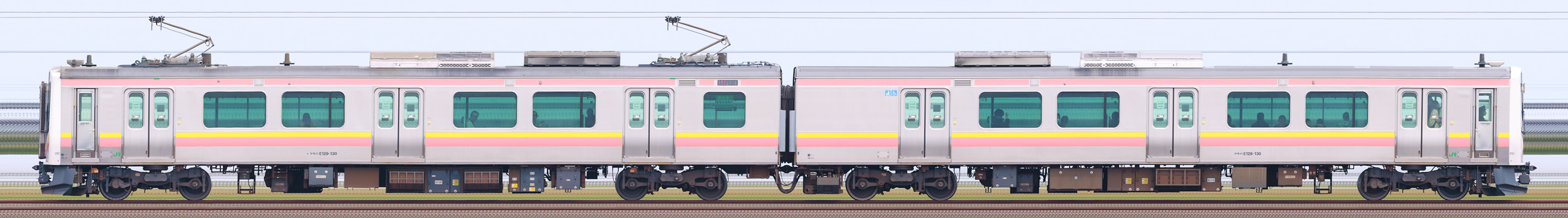 新潟車両センターE129系A30編成山側 – 横鉄 -長編成サイドビュー-